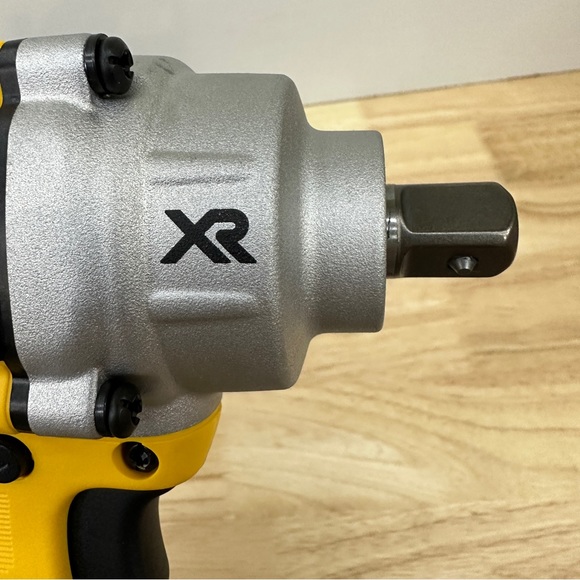 Dewalt | Other | Dewalt New Impact Wrench Dcf894 Brushless Xr 2v 2ah ...